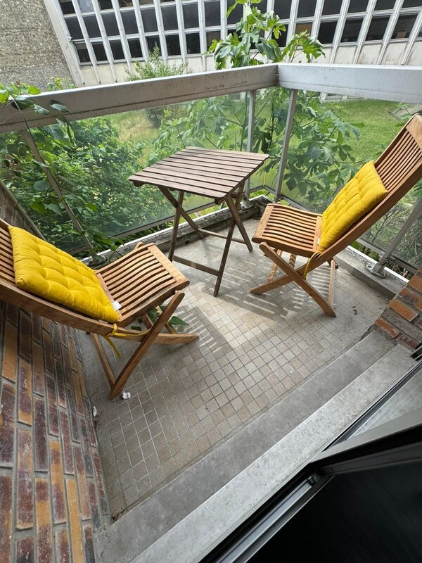 Spacious77 M² 3-room Apartment With Balcony Overlooking Inner Garden - Issy-les-Moulineaux