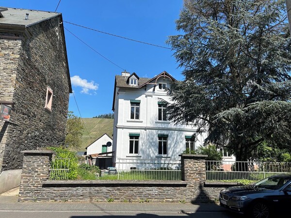 Großzügige Ferienwohnung "Weinberg-domizil" Mit 2 Schlafzimmern In Brauneberg - Neumagen-Dhron