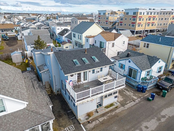 3-bedroom Beachy Apartment One Block From Hampton Beach - Hampton, NH