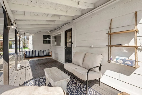 Charming Cottage In Old Town Tomball -Walk To Shopping And Restaurants - Houston, TX