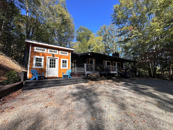 Rustic Charm Meets Modern Comfort  Cozy Mountain Cabin Retreat At Calm Creek! - Maggie Valley, NC