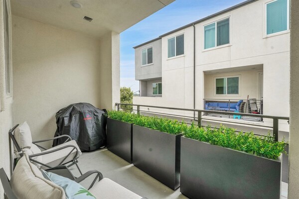 Modern 3br W/ac + Office & Ev Charger  Near Border, Sesame Place & Amphiteater - Otay Mesa - San Diego