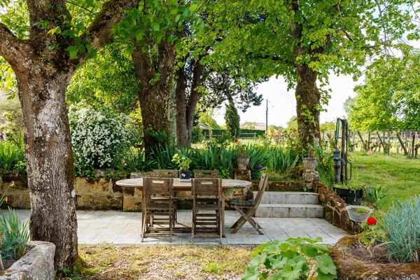 Séjour Authentique Au Château Vieux Mougnac : Domaine Viticole Bio, Saint-emilion, Vins & Détente - Saint-Émilion