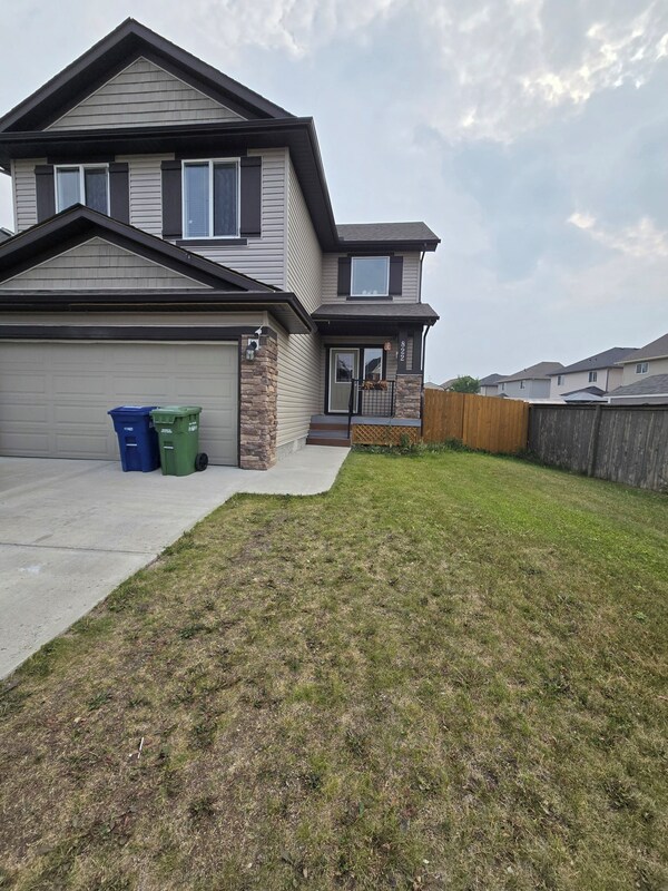 Charming 4-bedroom House With Wifi And Fitness Room In Lovely Airdrie - Airdrie