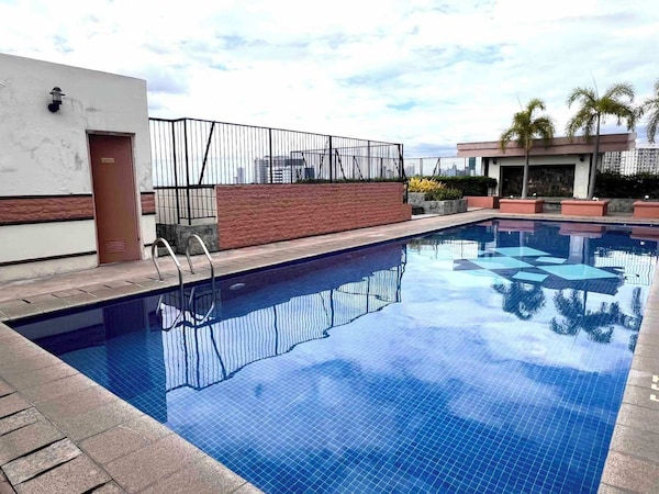 Bgc Mckinley Center Prime Accommodations - Makati