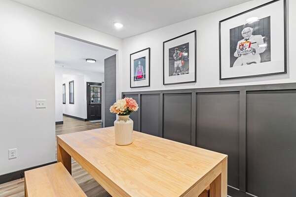 Modern Comfort Near Churchill Downs & Downtown - KFC Yum! Center