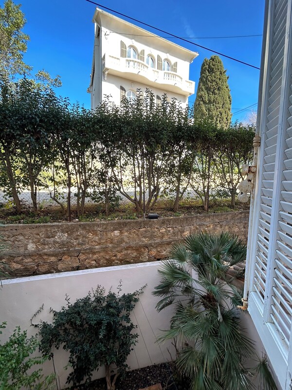 Pleasant Renovated Studio With Parking Space - Bandol