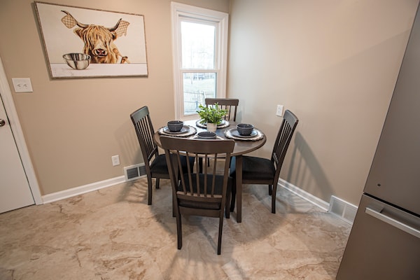Downtown Delight 3bd 2bth With Wifi - Overland Park, KS