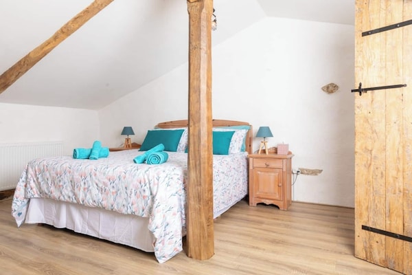 19th Century Farmhouse - Saint-Mathieu