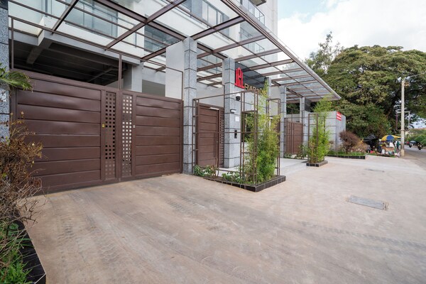 Cozy 8th-floor Apartment With Kilimani Views, Pool & Gym, Near Junction Mall - Nairobi