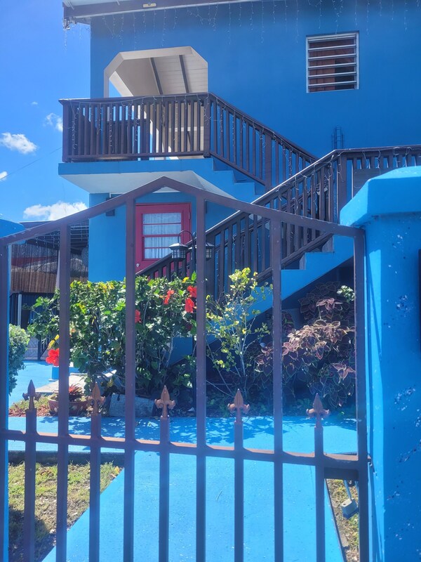 Charming 1 Bedroom Studio With Wifi, Ac In Peaceful St. Johns. We Have 2 X 1 Bed - Saint John's