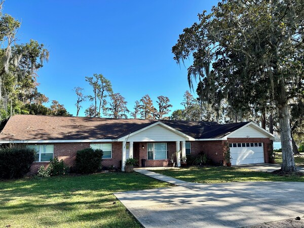 Peaceful Lakefront Home! - Land O' Lakes, FL