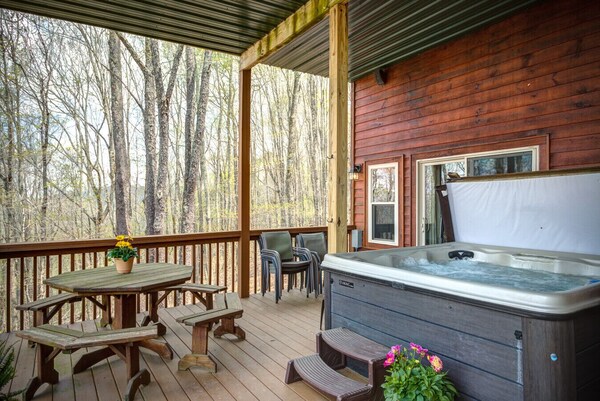 Hot Tub, Views, Pool Table, Pet Friendly - Beech Mountain, NC