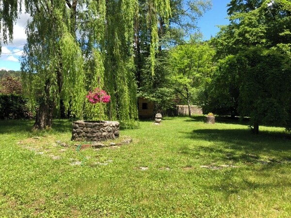 La Petite Magnanerie,\nmaison Indépendante Dans Parc Arboré Privé, Accès Piscine - Florac