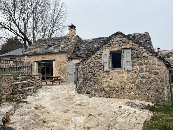 Belle Maison Caussenarde  Sur Le Causse Méjean Lozère - Le Rozier