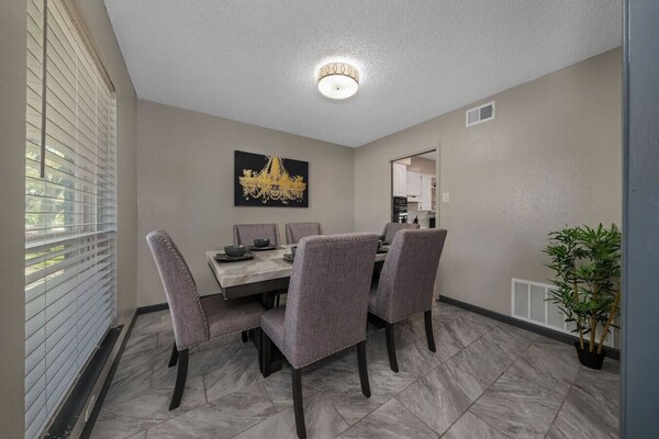 Cozy Home With Pool & Game Room - Encino Park - San Antonio