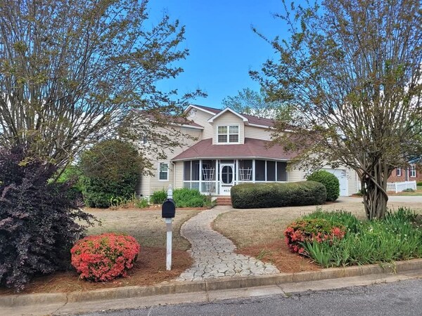 Spacious 5-bedroom House Sleeps 11 In Martinez With Wifi, Fitness Room,pool,spa - Augusta