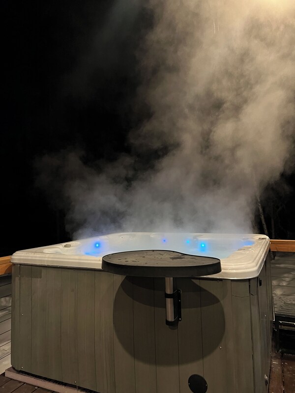 Spacious Luxury Home With Hot Tub And Aurora Views - Alaska