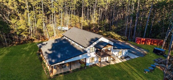 Charming 2-bedroom Barn With Wifi, Ac In Awesome Midland - Midland, NC