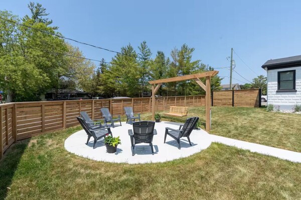 Grand Bend 5br Retreat | Hot Tub, Fire Pit & Bbq - Grand Bend