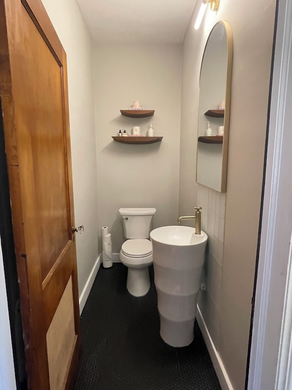 Historic Former Speakeasy 4 Bdrm, Walk To Train And Town: Pleasantville - Long Island, NY