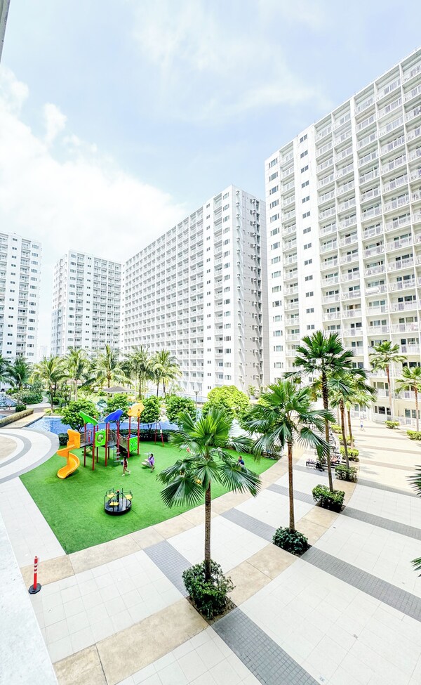 Manila Daze (By The City) @ The Shore - Minutes Walk To Moa! - Manila