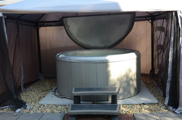 Cozy Airstream Rv W/ Hot Tub, 1 Bedroom, Wifi, Ac/heat In Lovely Concord Ca - Concord, CA