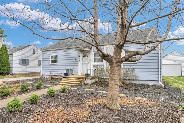 The Charming Home: 3-bedroom House, Blocks To Downtown Champaign, With Wifi, Ac - Illinois