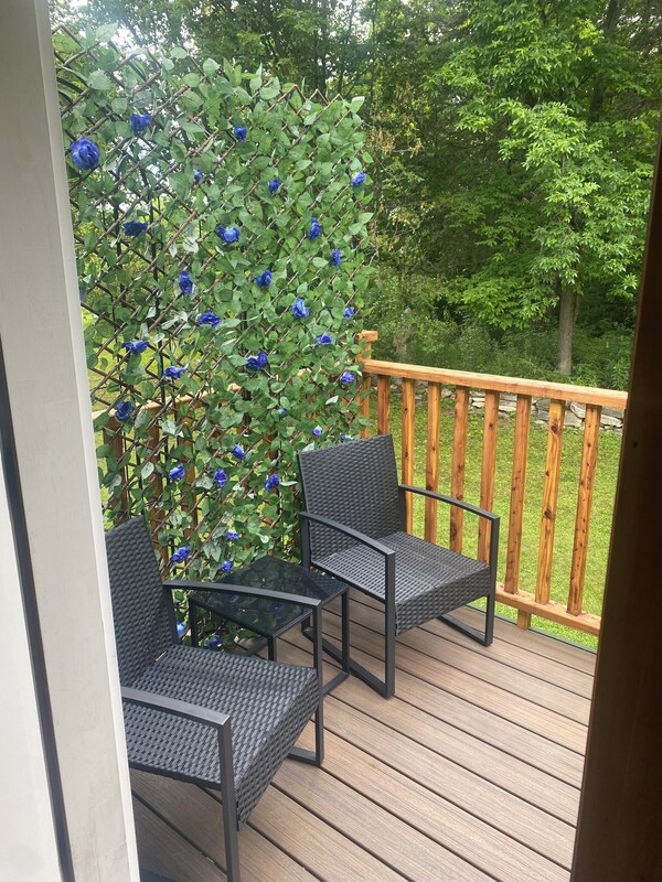Hinesburg Hideaway With Hot Tub! - Burlington, VT