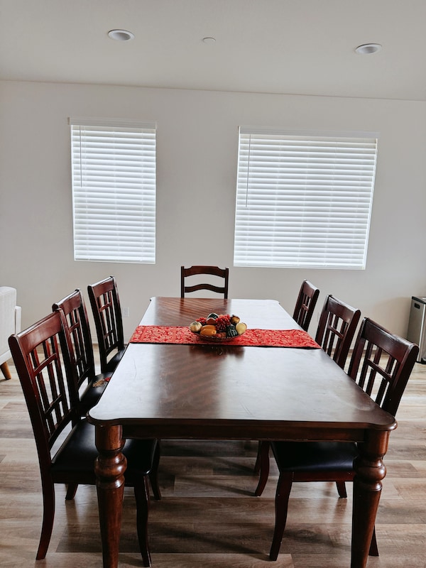 Spacious 4-bedroom House With Wifi, Ac In Peaceful Neighborhood, Free Parking - Riverside, CA