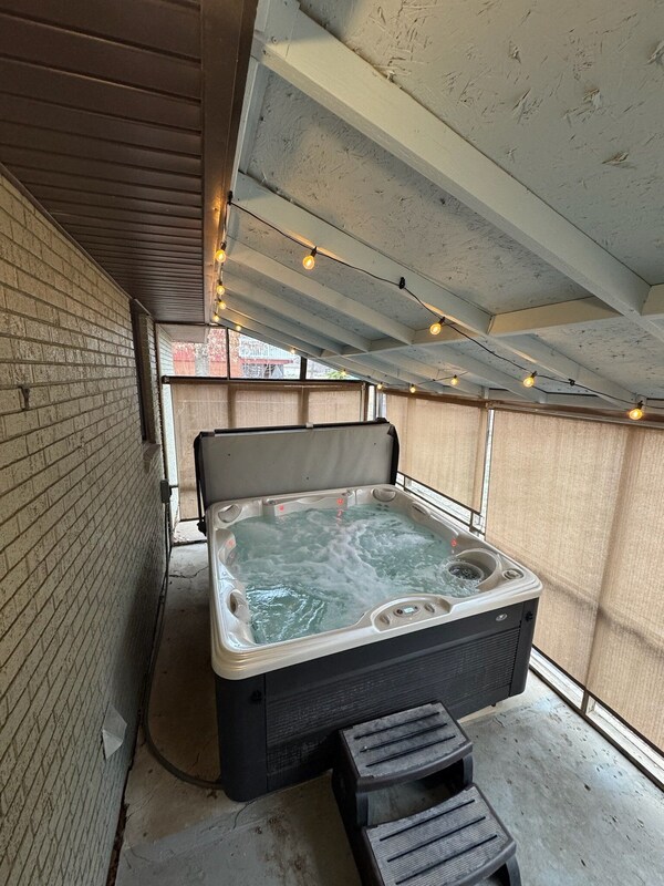 Charming 2-bedroom House In Ponca City With Hot Tub - Ponca City, OK