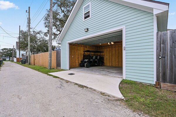 Charming Historic District Retreat 2br/2ba, Sleeps 8 - Galveston, TX