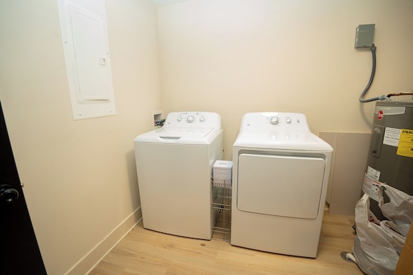 The Aniston; Brand New Home In Downtown New Albany Minutes Away From Louisville! - New Albany, IN