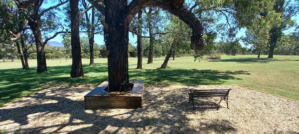 Ironbark Cabin, Lovedale Hunter Valley - Cessnock
