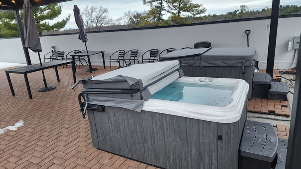 Rooftop Hot Tubs Eastside 221 Traverse City - Traverse City, MI