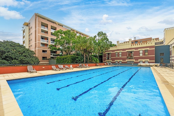 Charming 2-bedroom Apartment In Redfern With Pool & Gym - Randwick