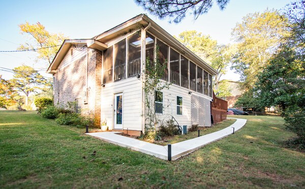 Stone Mountain Retreat W/ Private Entry, Rustic Charm & Near Local Sights! - Stone Mountain