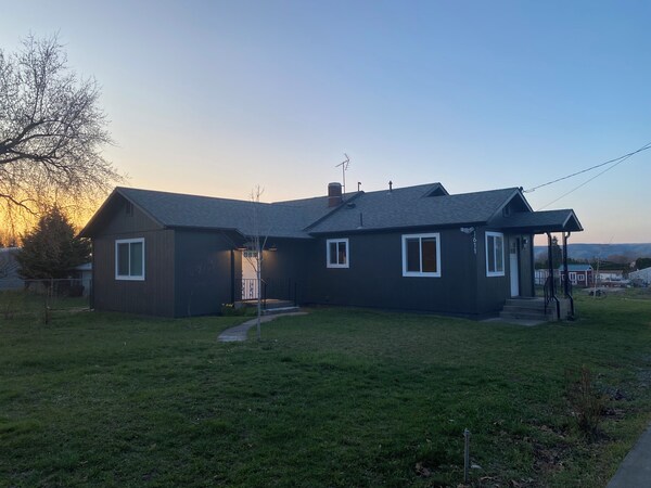 Charming 2-bedroom House With Wifi And Ac In Lewiston Orchards - Lewiston, ID