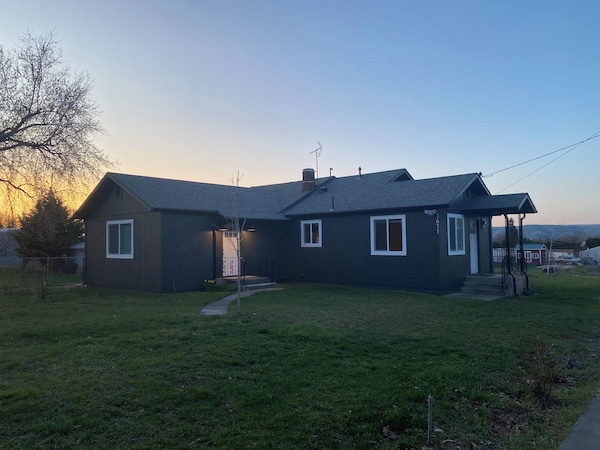 Charming 2-bedroom House With Wifi And Ac In Lewiston Orchards - Lewiston, ID
