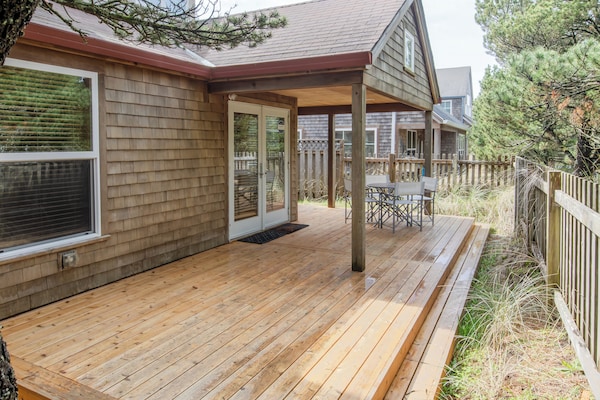 Beachccomber Cottage-near Beach. Spacious & Fun - Pacific City, OR