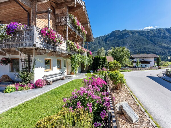 Gemütliche Ferienwohnung In Bramberg Mit Balkon - Pass Thurn