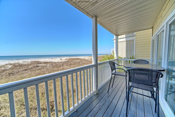Newly Remodeld Ocean Front Steps To The Beach - Laguna Beach, FL