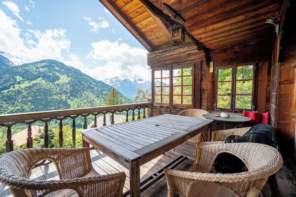 This Beautiful Chalet Built In 1872 Is Located In The Heart Of The Pretty Village Of Gryon. Gryon Tr - Gryon