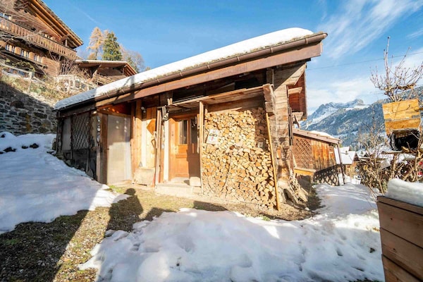 Pretty Little Mazot Located In The Village Of Gryon, Close To The Train Station. - Gryon