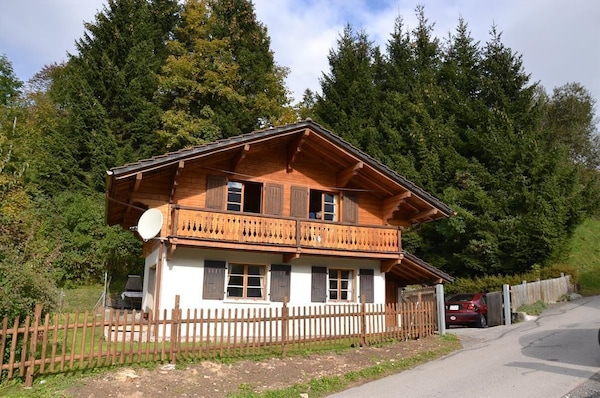 The Chalet Is Located Approx. 750 M. From The Departure Of The Barboleuse Gondola Connecting The Vil - Gryon