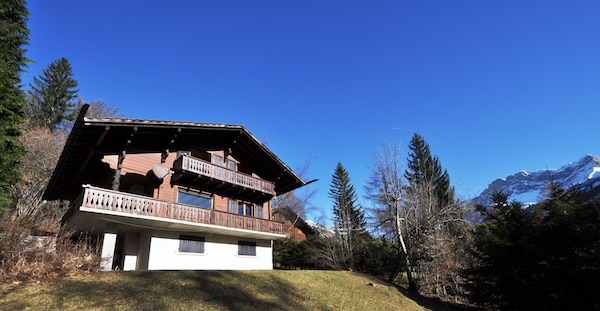 The Chalet Is Located 150m From The Start Of The Barboleuzaz Gondola, Linking The Villars-gryon-les - Gryon