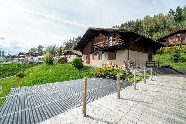 Das Chalet Befindet Sich Ca. 150 M Von Der Talstation Der Barboleuse-gondel Entfernt, Die Sie Direkt - Les Diablerets