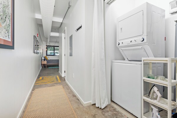 Muffin Suite King Bed 1bath With A Dedicated Parking Spot Book A Stay Now! - Kansas City, MO