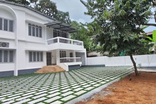 Genesis Spaces Upper Ac 2 Guests - Kottayam