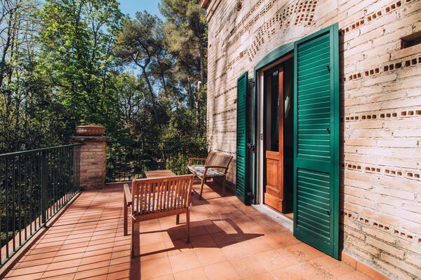 Historic Baron's Estate In Amazing Abruzzo! Family-friendly. Pet-friendly. - Corvara